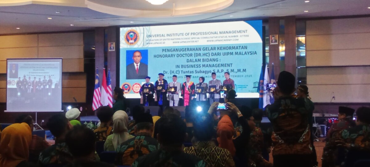 Tuntas Subagyo Raih Gelar Honorary Doctor dari UIPM Malaysia - TELIKSANDI
