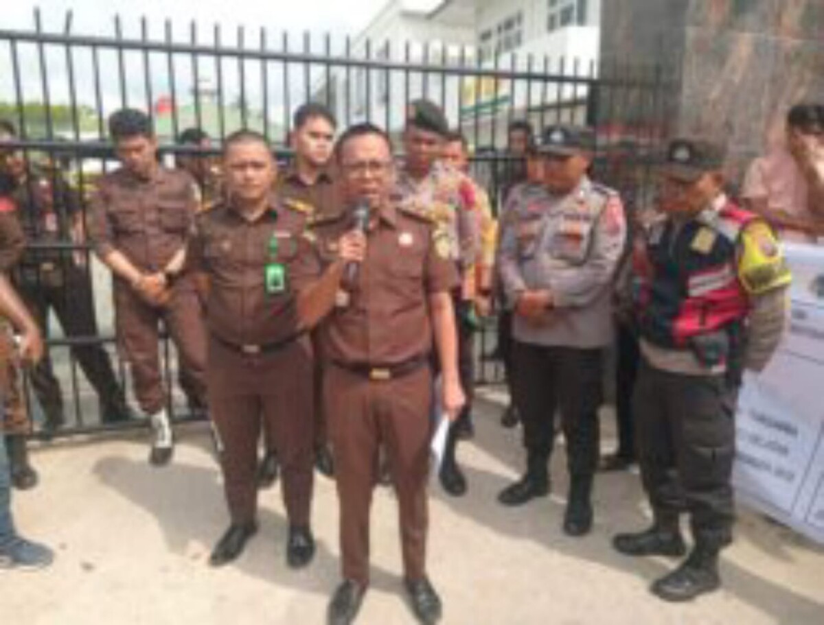 Ratusan Warga Asam Jawa Demo Di Kajari Labusel: Tuntut Keadilan, Lahan ...